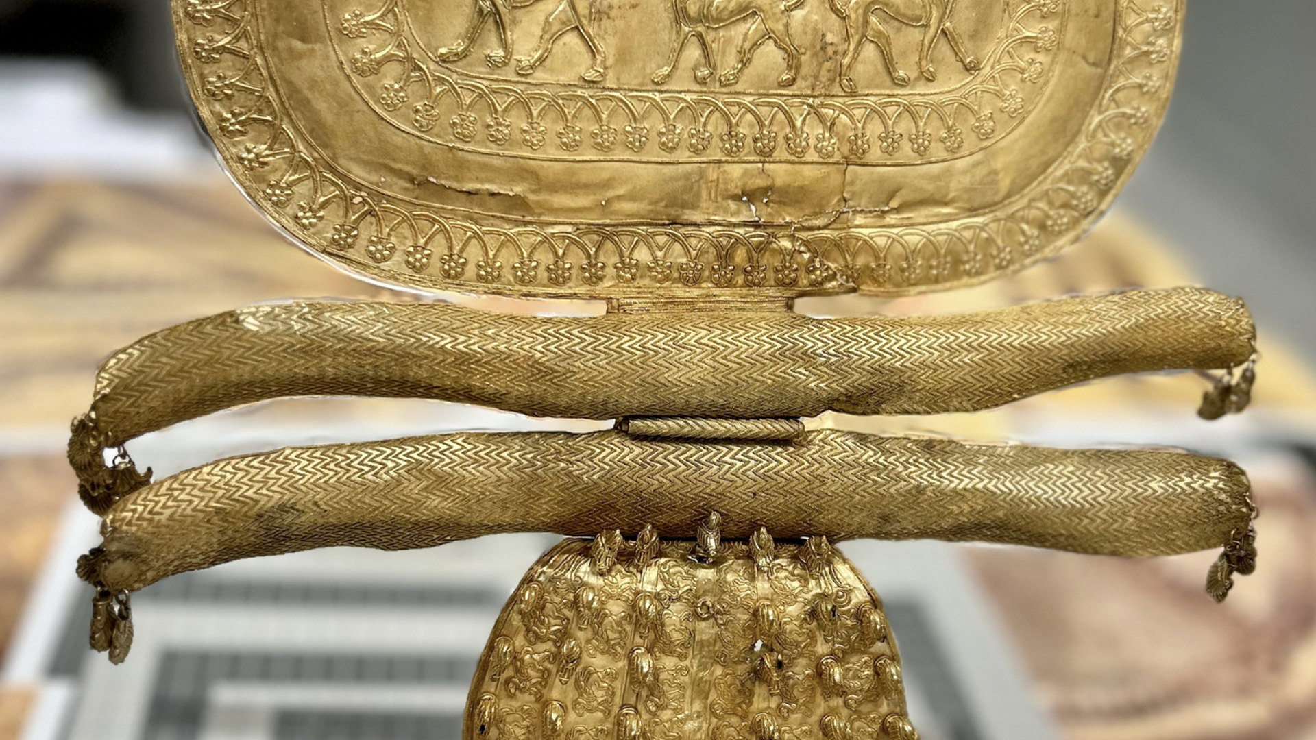 Fibula With Orientalizing Lions